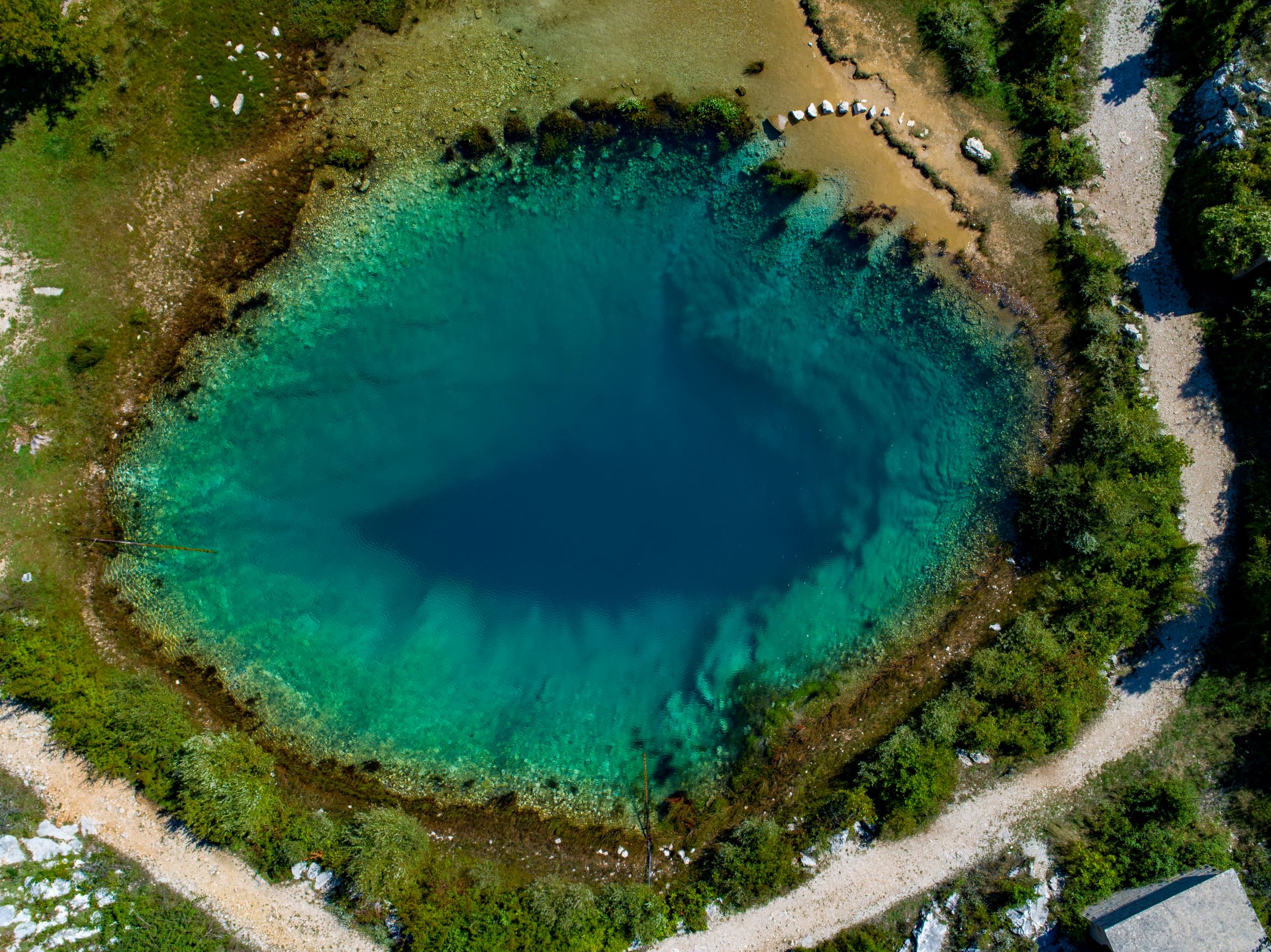 Rijekama Dalmatinske Zagore - Konture
